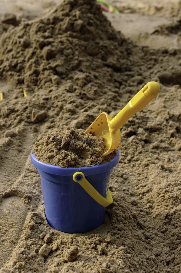 Orange Rosa Sandspade För Hink Arkivfoto - Bild av smutsigt, orange ...