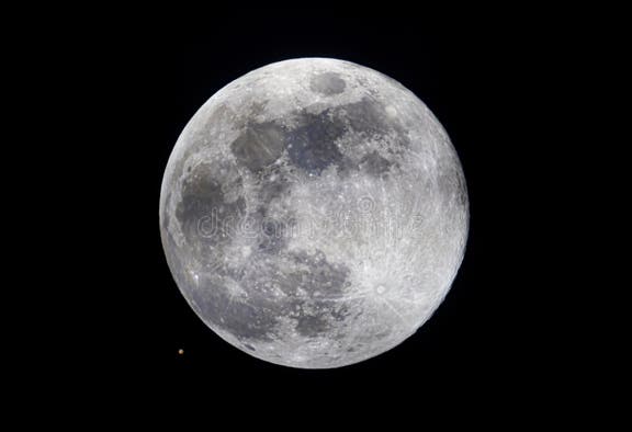 Full Wolf Moon January 13, 2025 with Mars in Conjunction Stock Photo ...