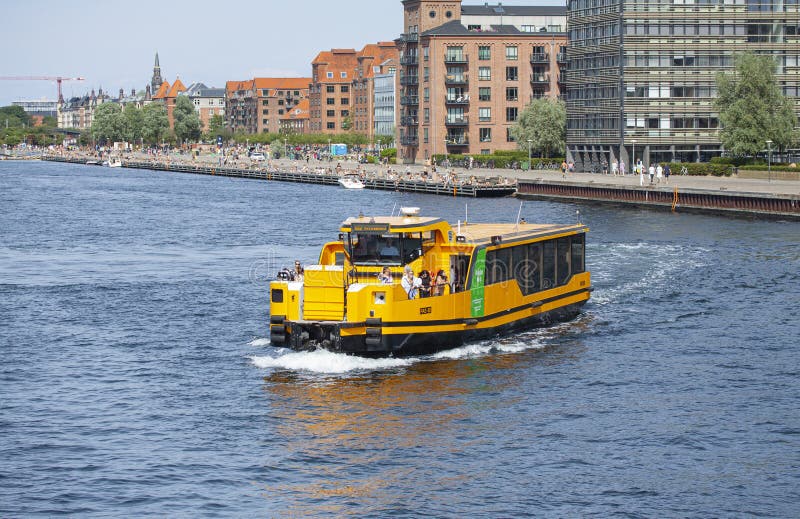 Fully Electric Water Bus Ferries are Reducing the CO2 Pollution from ...