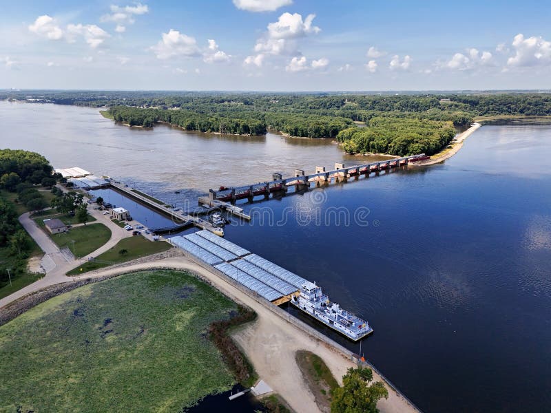 Locks and Dam 13 on the Mississippi River at Fulton, IL Editorial Photo ...