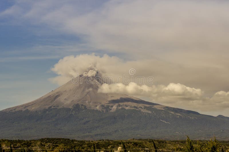 Fumarol Som Kommer Ut Ur Vulkanen Popocatepetl-krater Arkivfoto - Bild ...