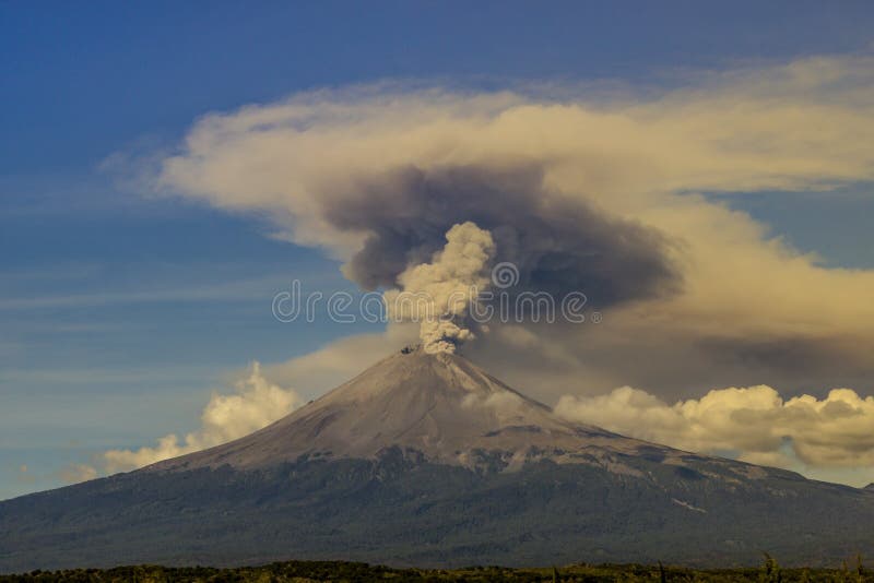 Fumarol Uit De Vulkaan Popocatepetl-krater Stock Afbeelding - Image of ...