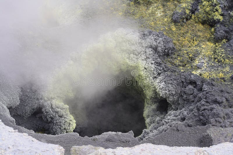 Fumarola Alla Cima Del Vulcano Gorely Fotografia Stock - Immagine di ...