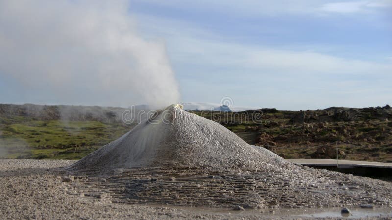 Fumarola Y Aguas Termales De Hveravelir Foto de archivo - Imagen de ...