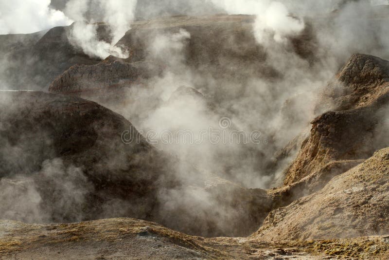 Fumarolas Del Volcán, Bolivia. Foto de archivo - Imagen de piscina ...