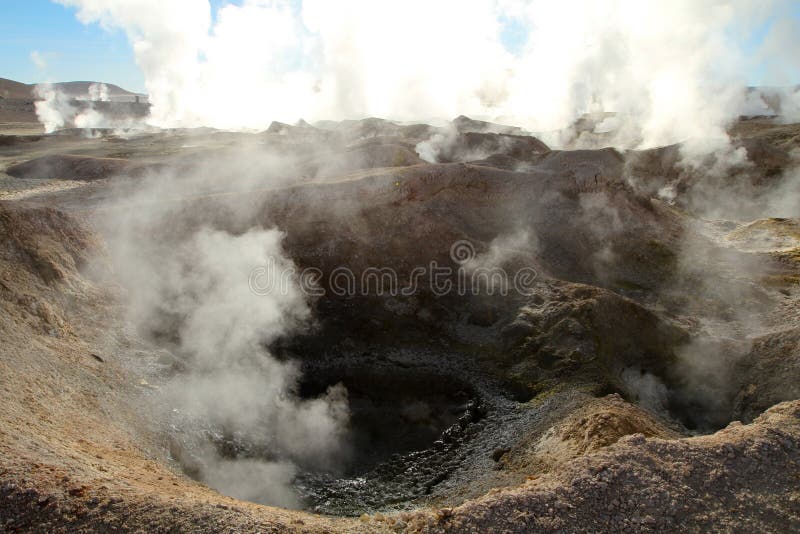 Fumarolas Del Volcán, Bolivia. Foto de archivo - Imagen de piscina ...