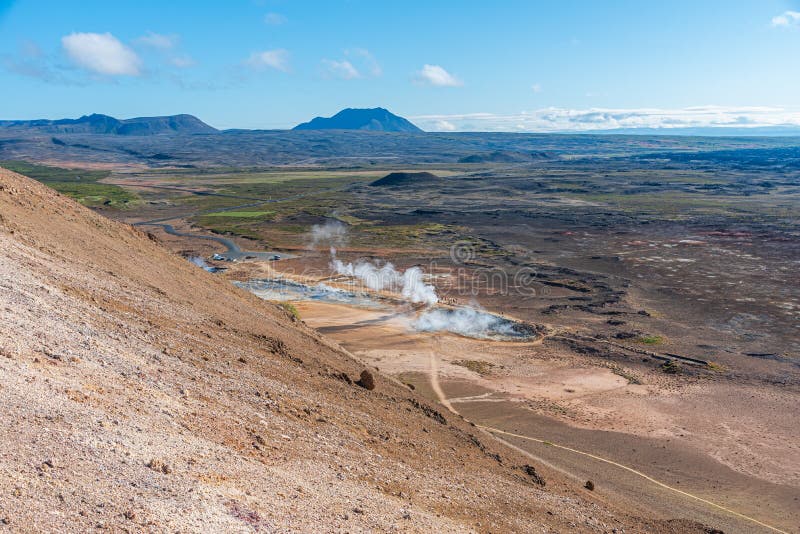 Fumarolas Y Piscinas De Lodo En El Hverir Islandia Foto de archivo ...