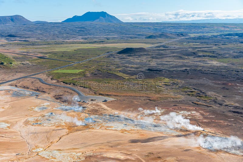 Fumarolas Y Piscinas De Lodo En El Hverir Islandia Foto de archivo ...
