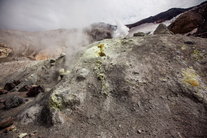 Fumarole Sul Vulcano Mutnovsky, Kamchatka Fotografia Stock - Immagine ...