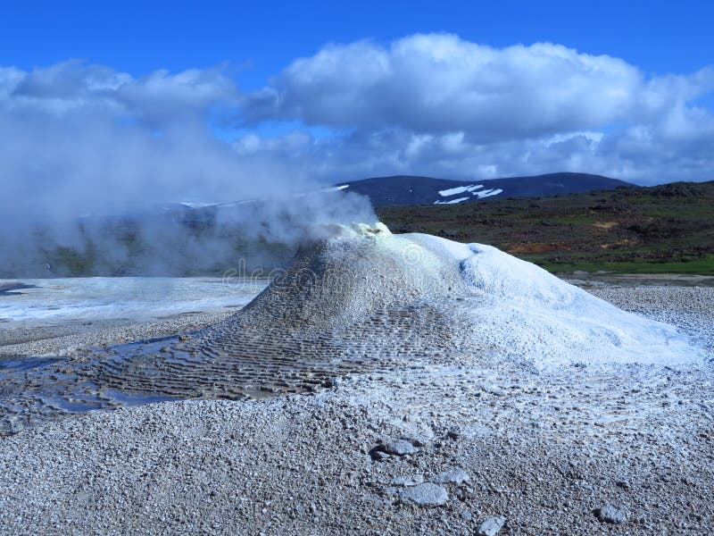 Fumerolle De Hveravelir Et Source Thermale Photo stock - Image du ...