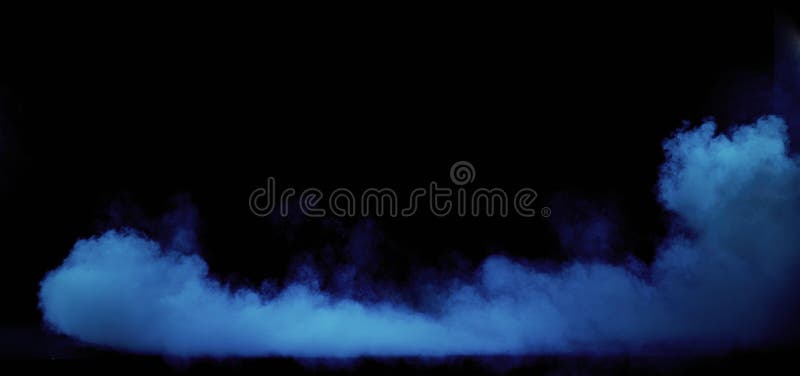 Fumo Blu Che Turbina Nell'interno Grungy E Scuro Immagine Stock ...