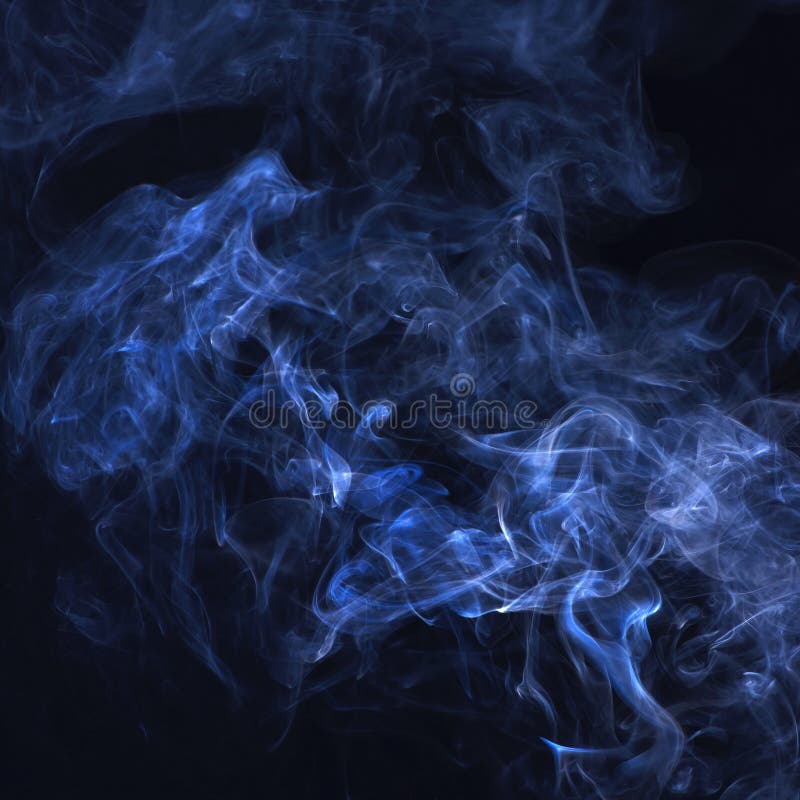 Fumo Blu Su Fondo Nero, Moto Della Gelata Dell'esplosione Della Polvere ...