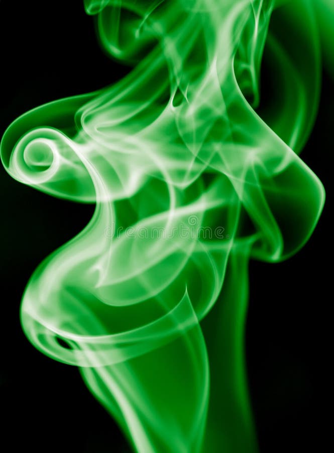 Fumo verde no fundo preto foto de stock. Imagem de névoa - 100522040