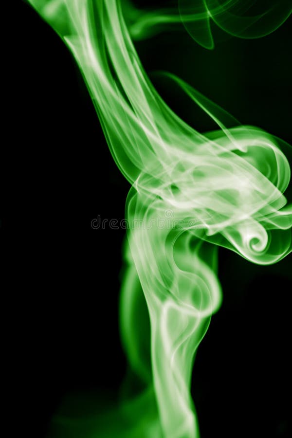 Fumo verde no fundo preto foto de stock. Imagem de sujo - 100914644