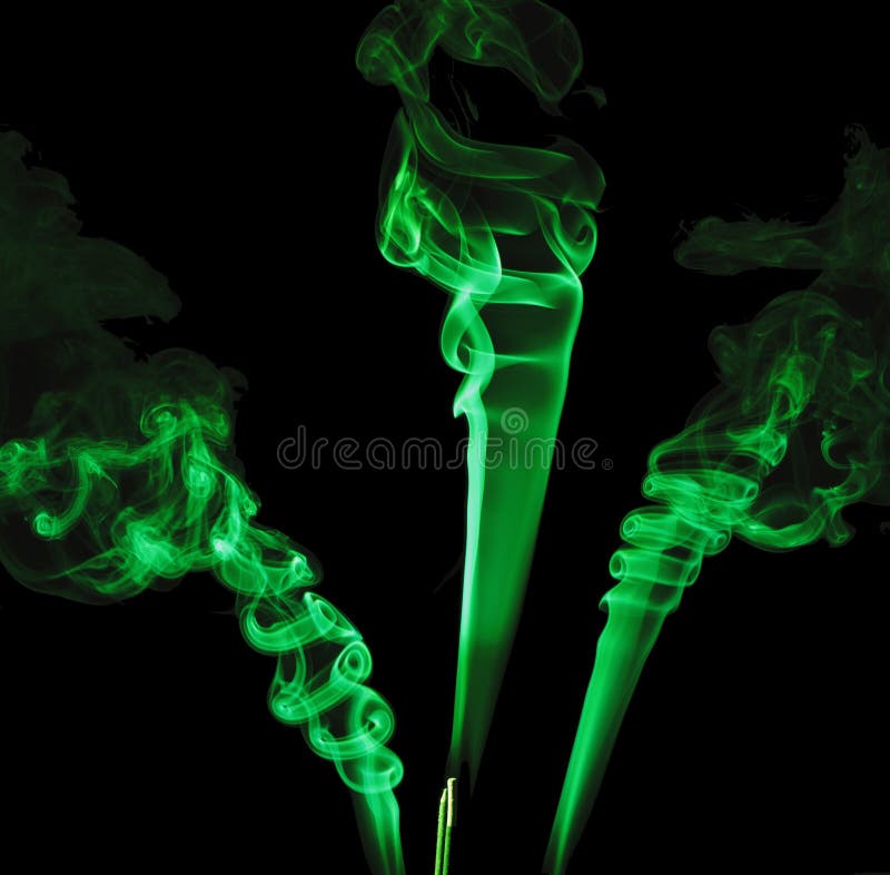 Fumo verde no fundo preto foto de stock. Imagem de vertical - 107923208