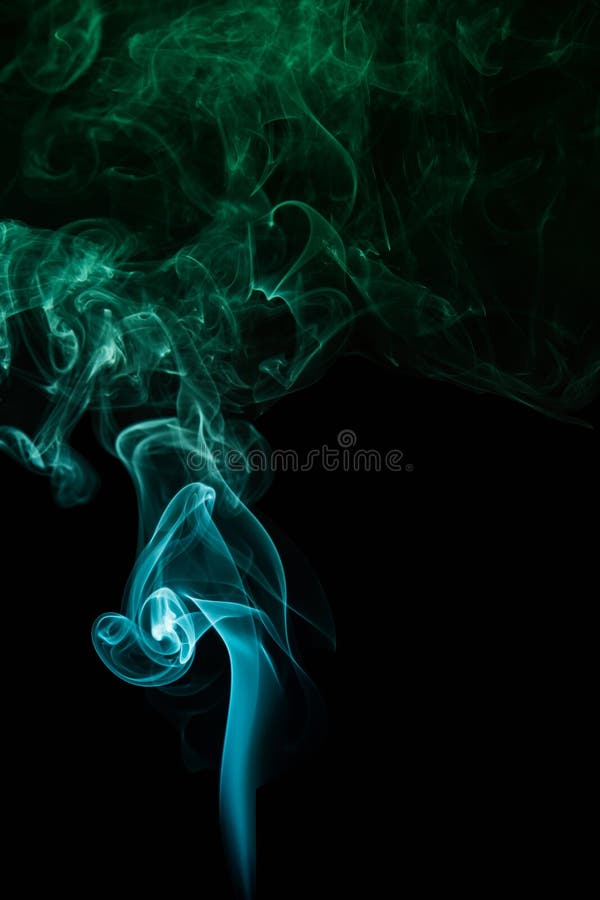 Fumo verde no fundo preto foto de stock. Imagem de fundo - 135200624