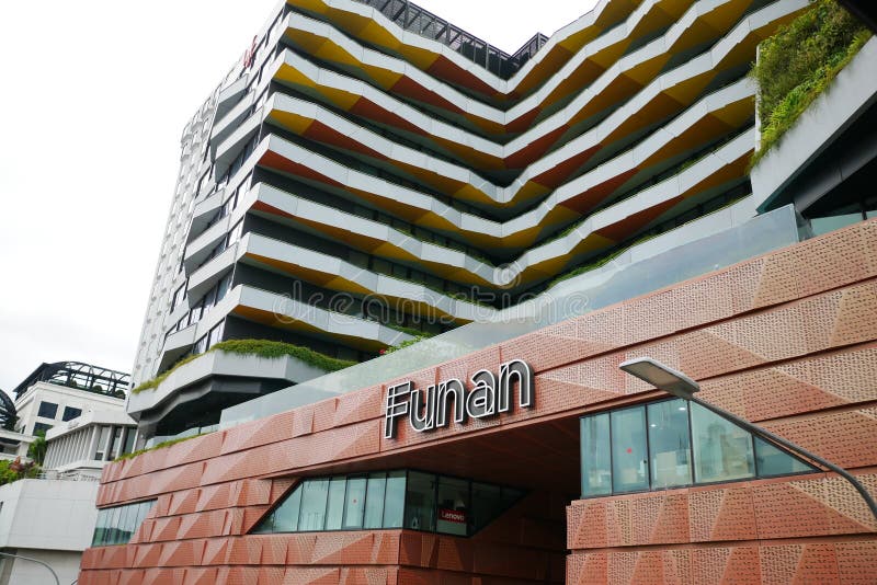 Funan Singapur 2 De Junio De 2022. Las Tiendas De Los Edificios De Los ...