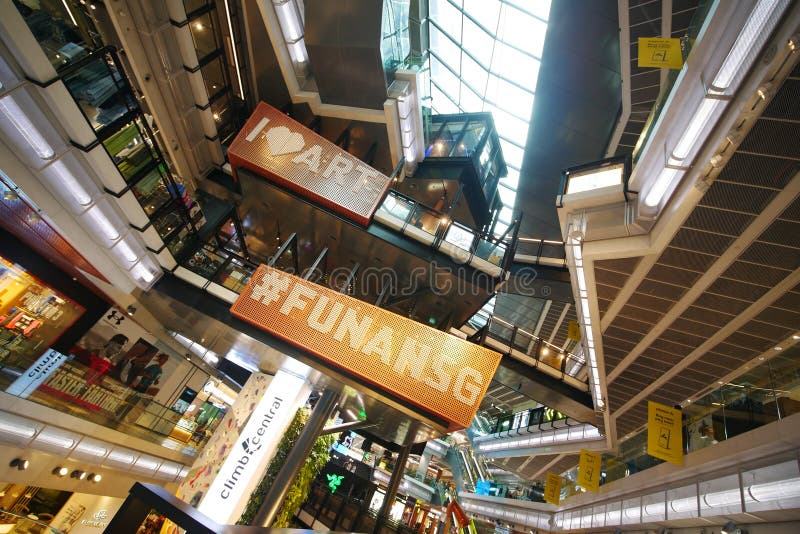 Funan Singapur 2 De Junio De 2022. Las Tiendas De Los Edificios De Los ...