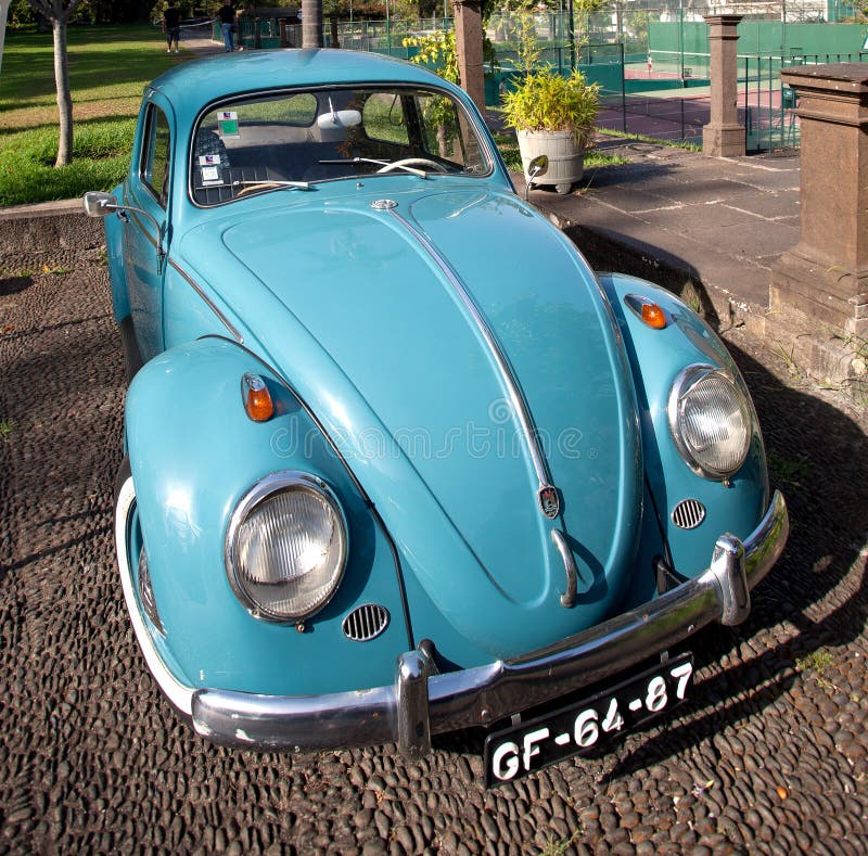 FUNCHAL, MADEIRA - 30 DE JUNHO DE 2011: Carro Retro Azul Fusca ...