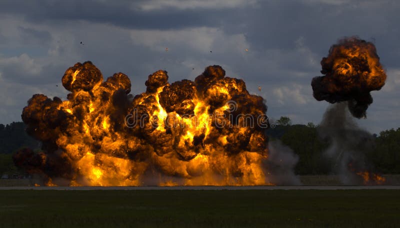 Bombardeio Da Segunda Guerra Mundial Foto de Stock - Imagem de ataque ...