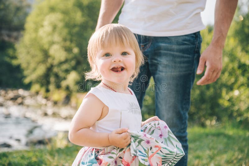 Funcionamiento De La Hija Para Engendrar El Abrazo Del ` S Foto de ...