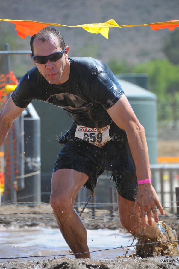 Funcionamiento del fango imagen de archivo editorial. Imagen de gente ...