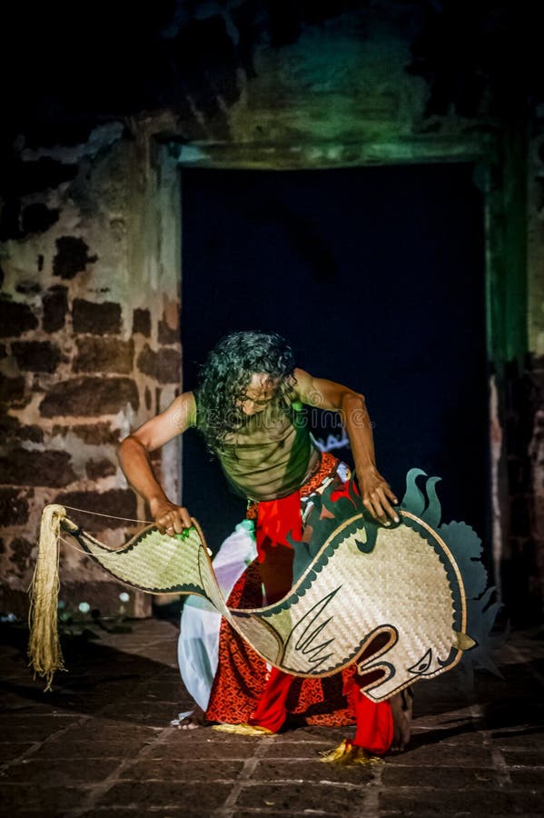 Funcionamiento en la ruina imagen de archivo. Imagen de ruina - 47863889