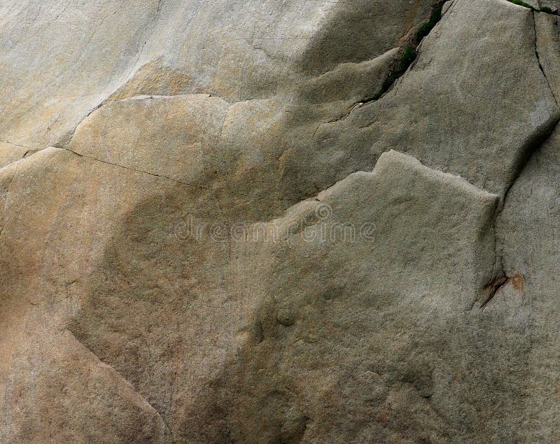 Caverna De Rocha De Arenito Em Camadas Com Vista Ao Oceano Imagem de ...