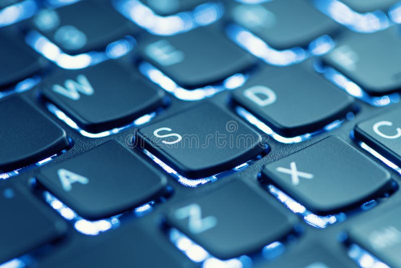 Fundo Do Computador Com Teclado Retroiluminado Azul Moderno Conceito Do ...