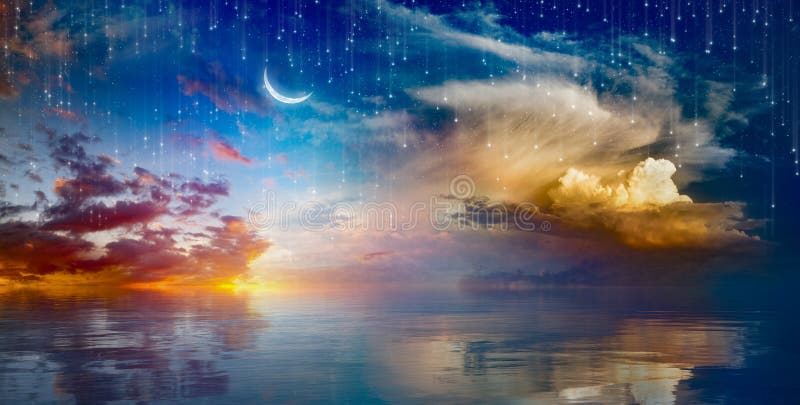 Fundo Surreal Surpreendente - Lua Crescente Que Aumenta Acima Do Mar ...