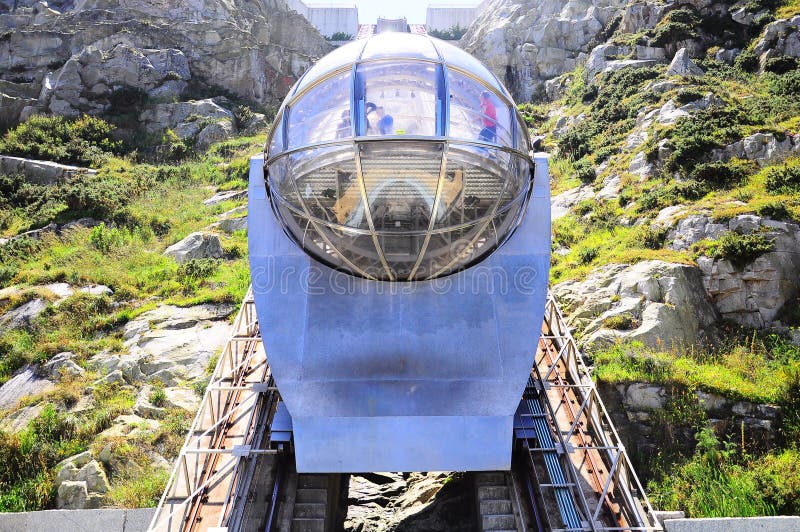 Funicular. imagen editorial. Imagen de tapa, cristal - 35280935