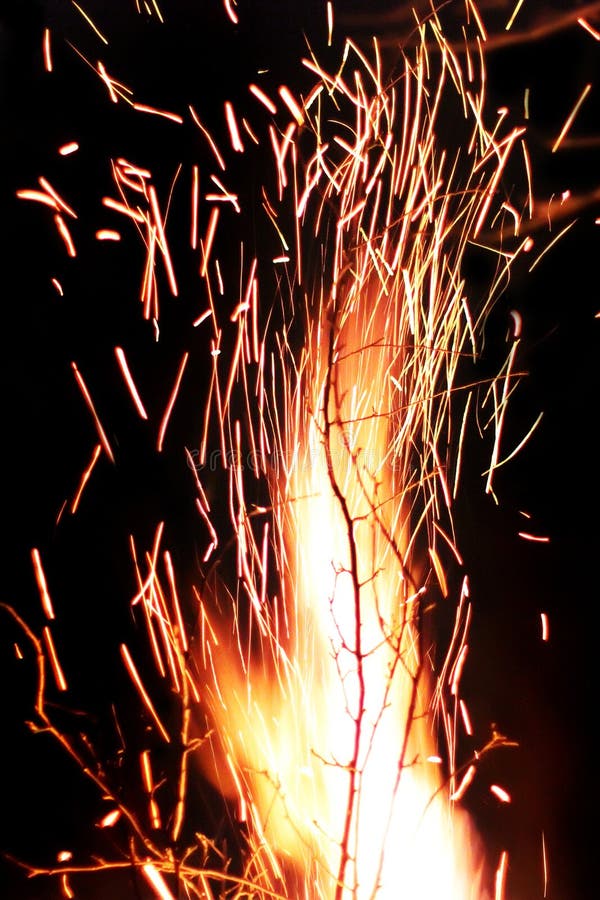Funken Auf Einem Schwarzen Hintergrund Funken Des Feuers Feuer ...