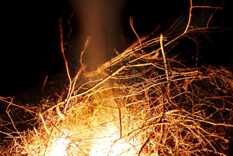 Funken Auf Einem Schwarzen Hintergrund Funken Des Feuers Feuer ...