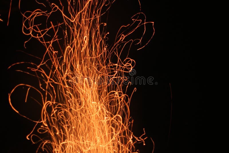 Funken Auf Einem Schwarzen Hintergrund Funken Des Feuers Feuer ...