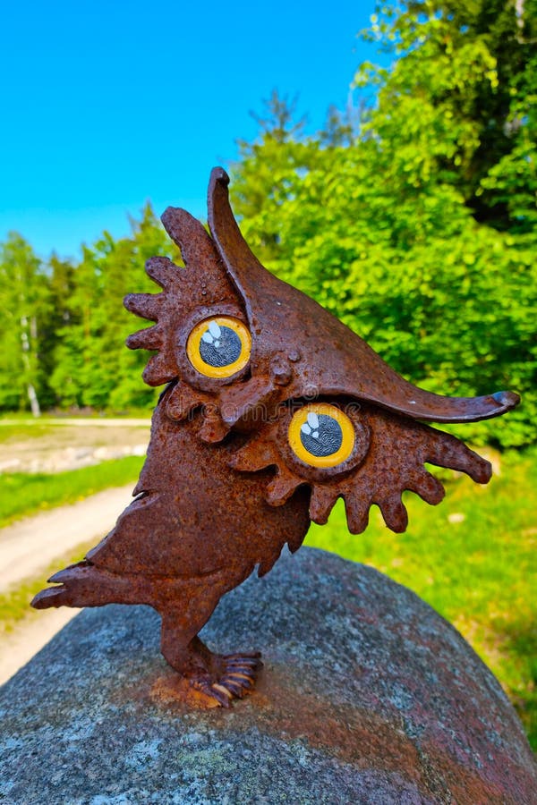 Funny Iron Rusty Owl on a Stone Stock Image - Image of wall, regia ...