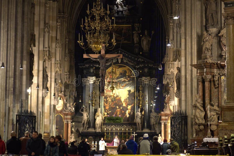 Funzione Religiosa in Stephansdom Vienna, Austria Immagine Editoriale ...