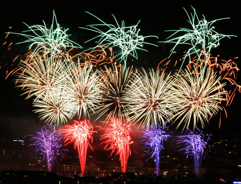 Fuochi d'artificio fotografia stock. Immagine di fuoco - 1704156