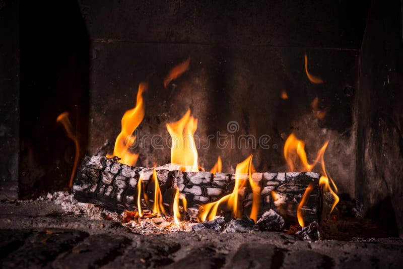Fuoco in camino fotografia stock. Immagine di comodo - 35704184
