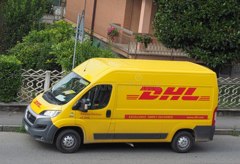 Furgone di DHL immagine editoriale. Immagine di affrancatura - 59102020