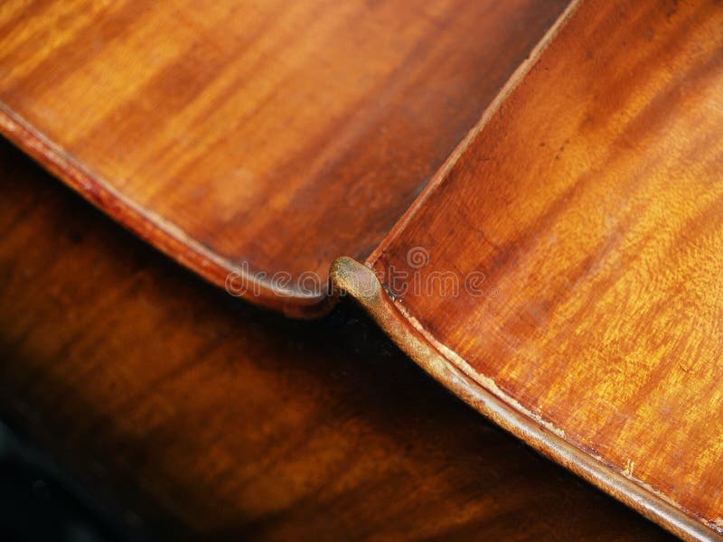 Fuselage de violoncelle photo stock. Image du milieux - 1885448