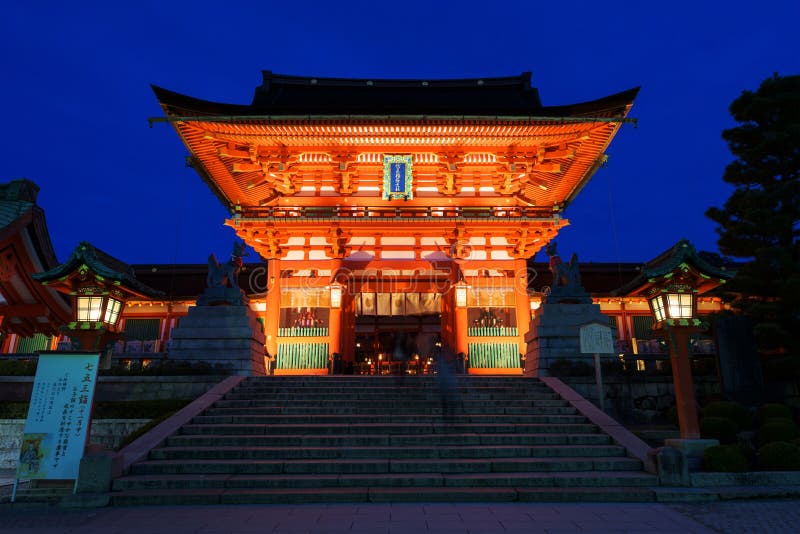 Fushimi Inari Shrine at Dusk in Kyoto Editorial Stock Photo - Image of ...