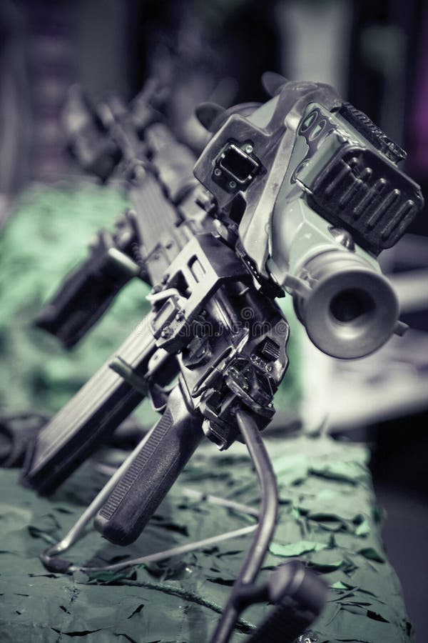 Fusil d'assaut militaire photo stock. Image du composition - 3773710