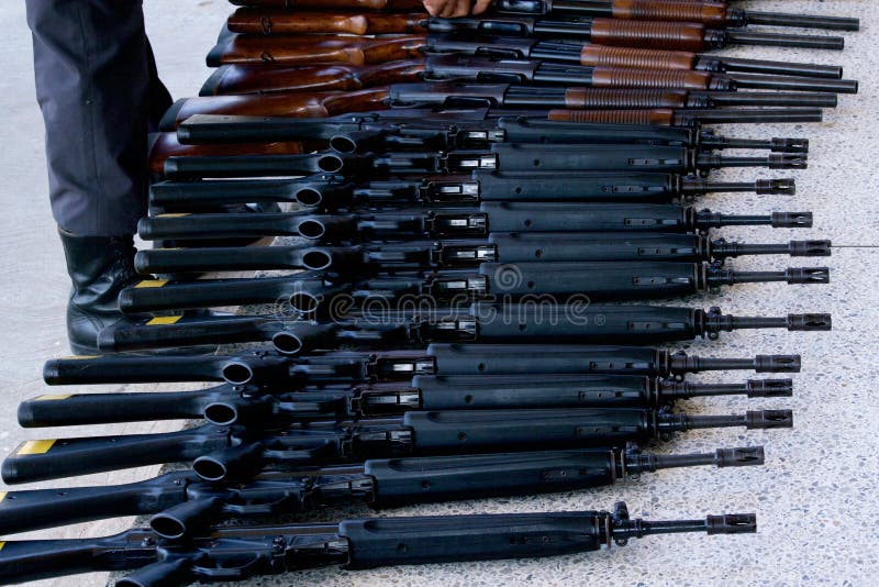 Fusil, une arme de guerre photo stock. Image du munitions - 66228992