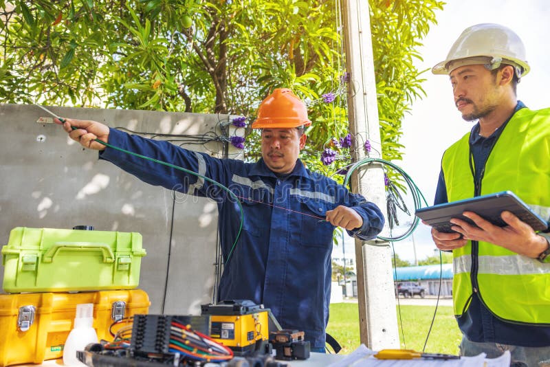 Fusion of Fiber Optics Cable Internet Signal Splicing and Wire ...