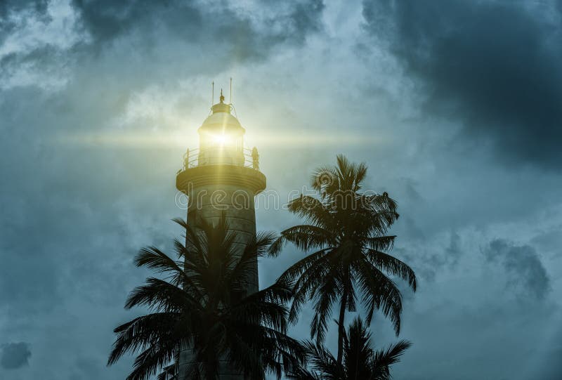 Fyr i storm arkivfoto. Bild av kust, liggande, utomhus - 84471868