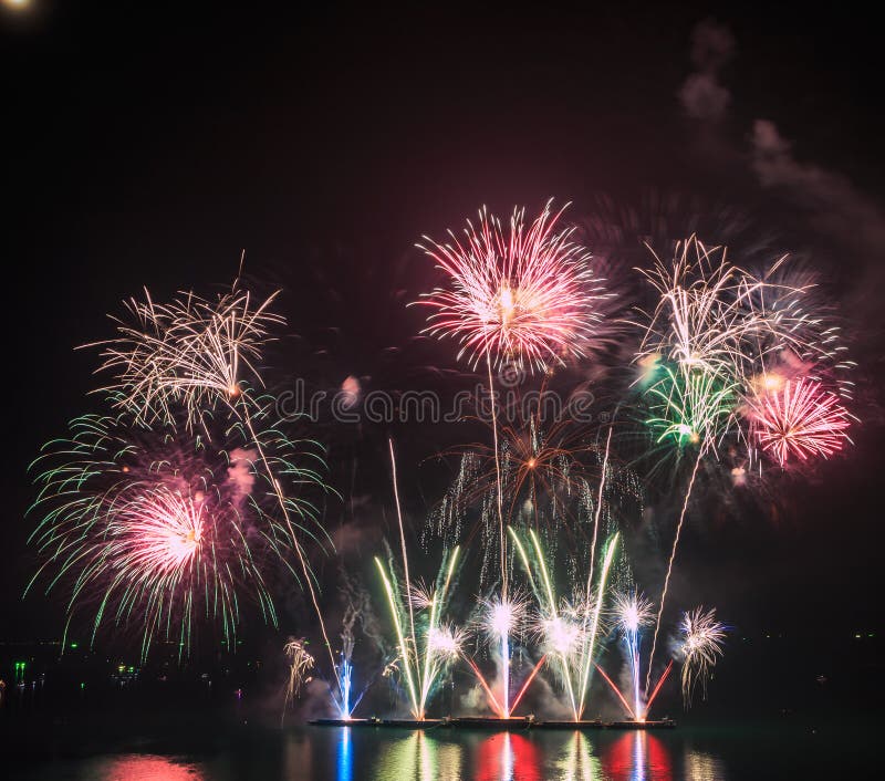 Fyrverkerier fotografering för bildbyråer. Bild av födelsedag - 101812153