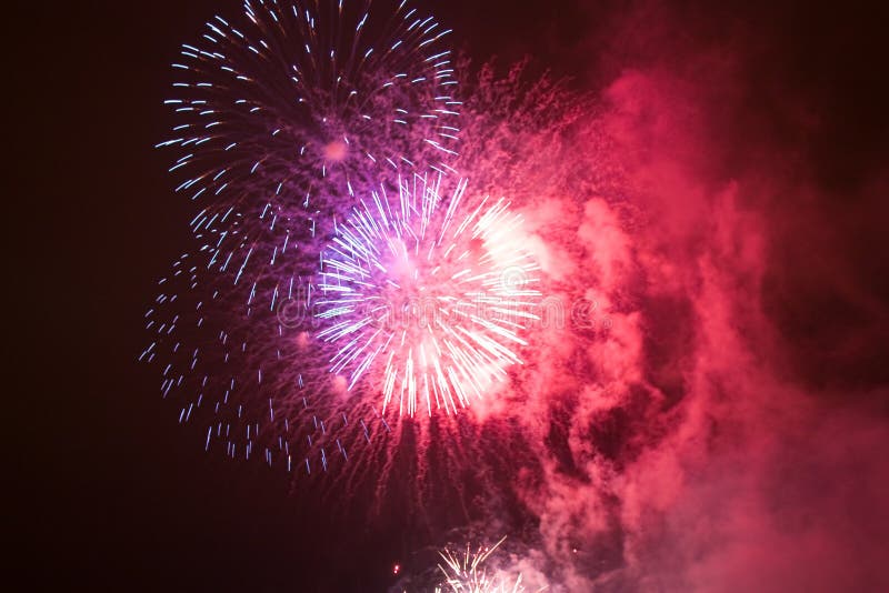 Fyrverkerier arkivfoto. Bild av stort, glöd, full, frihet - 14820882
