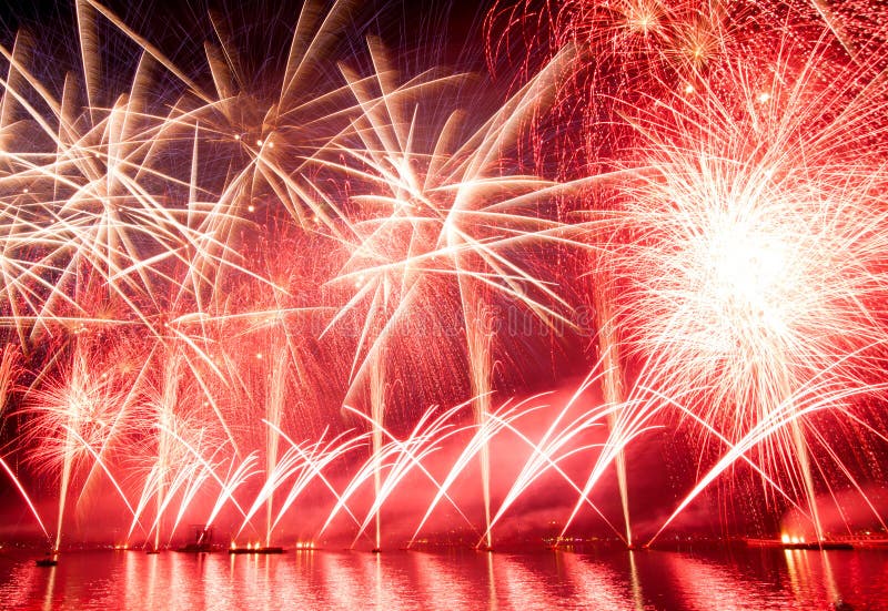 Fyrverkerier arkivfoto. Bild av vatten, sommar, schweiz - 26168872