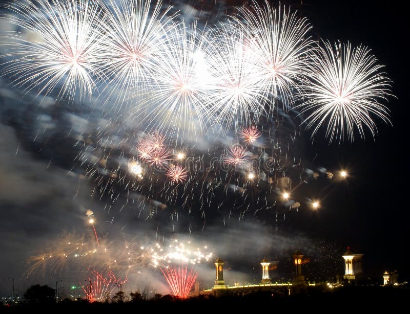 Fyrverkerier fotografering för bildbyråer. Bild av bakgrund - 3018453