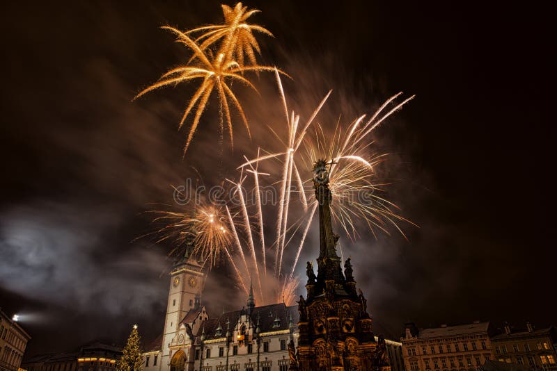 Fyrverkerier arkivfoto. Bild av glöd, signalljus, himmel - 49098230